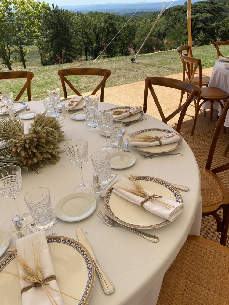 Location serviette de table tissu blanc, lavage inclus. A montélimar